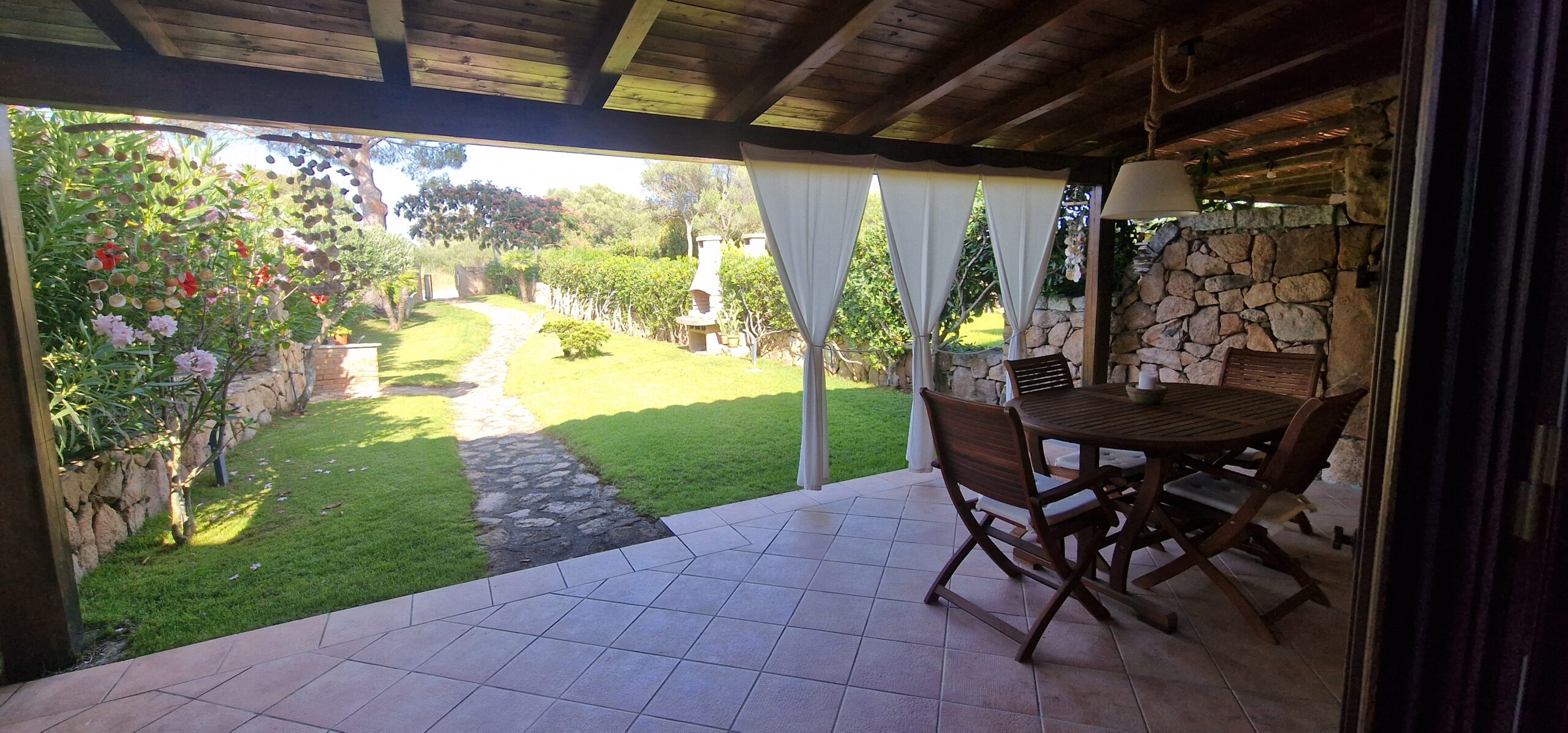 Porto Pollo, il borgo splendida villetta con giardino - Azzurra ...